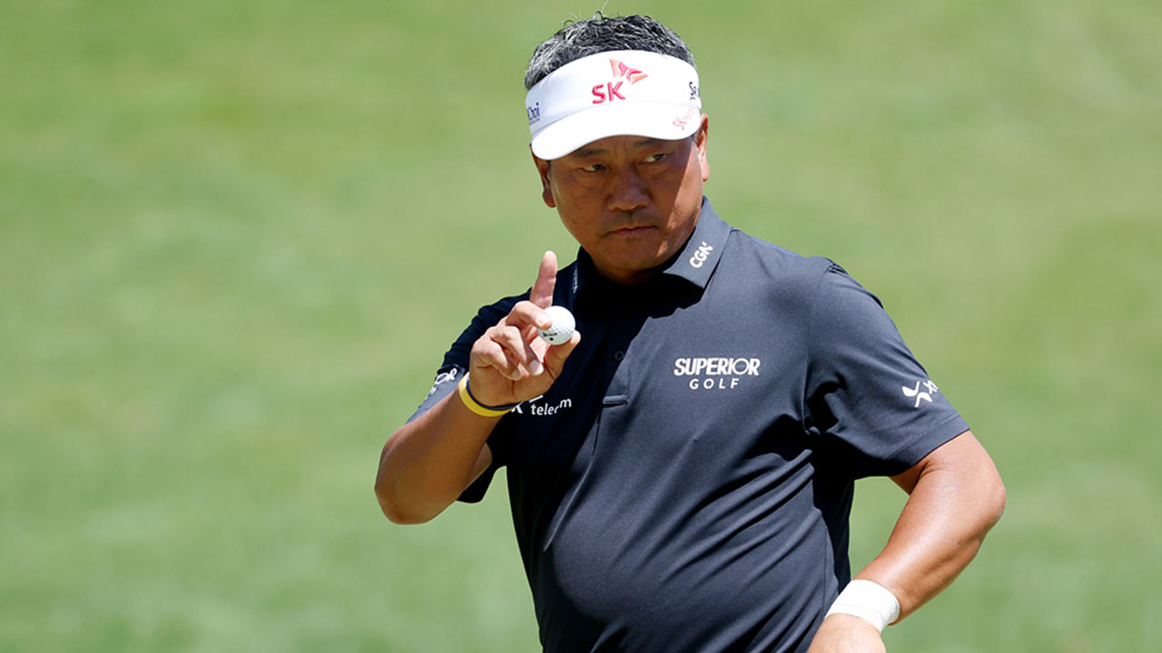 [스포츠]'54살' 최경주, KPGA SK텔레콤 오픈 3라운드 5타 차 선두 | YTN