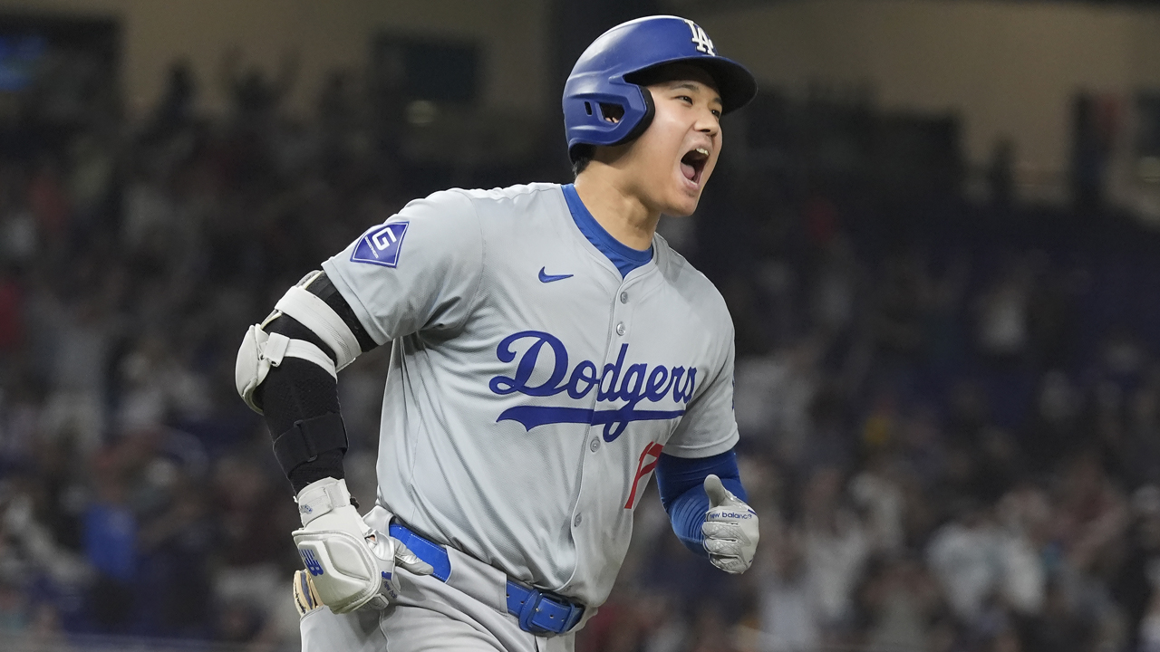 [스포츠]오타니, '50홈런-50도루' 대기록...MLB 새역사 | YTN