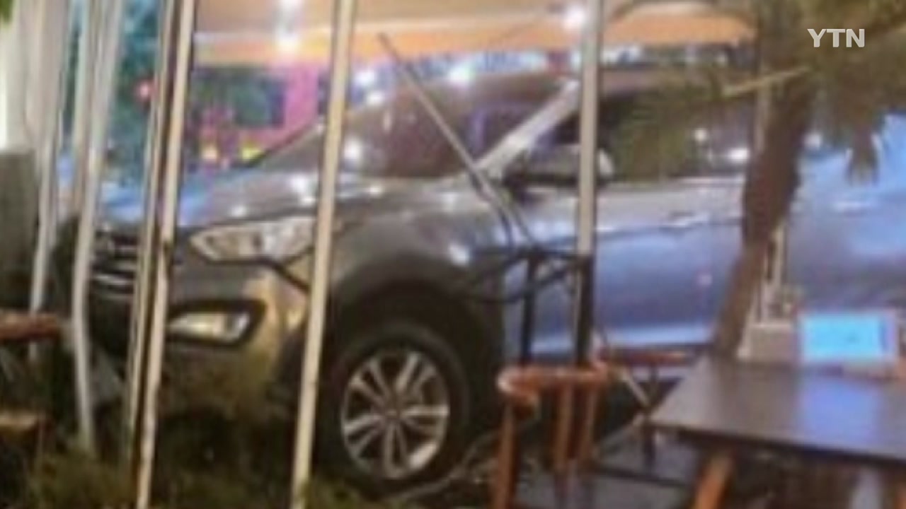 [Society]SUVs rush into restaurants...No one's hurt. | YTN