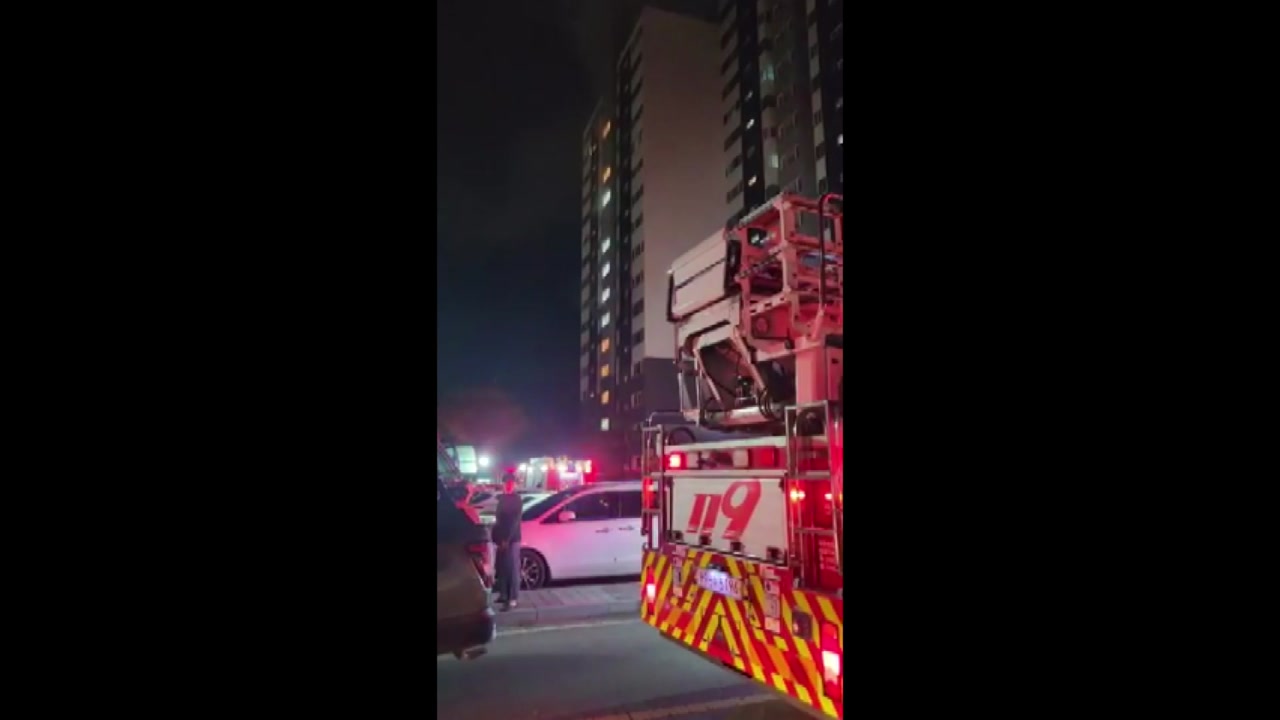 [전국]충북 충주 아파트 6층에서 불...54명 긴급 대피 | YTN