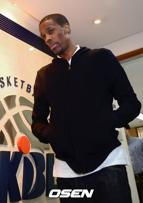 [스포츠종합]KBL, 헤인즈에 2경기 출전금지 ‘솜방망이 징계’ | YTN