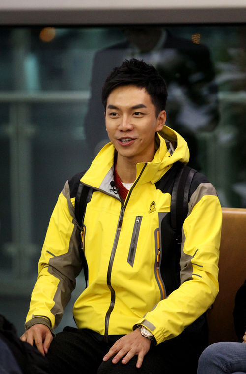 [방송]이승기, 나영석PD와 토크배틀 벌인다..CJ 포럼 참석 | YTN