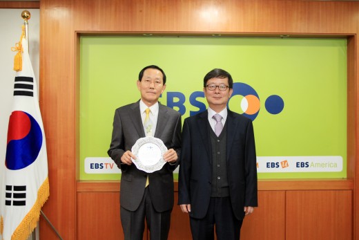 [방송]EBS, 양상국 바둑 9단에 감사패 수여 “25년간 결방 없는 진행 감사” | YTN