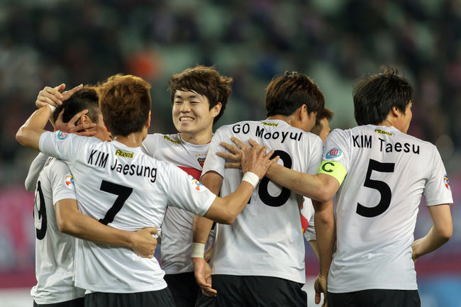 [축구]'이명주-김승대 골' 포항, 세레소 2-0 꺾고 4년만 ACL 16강 진출 | YTN