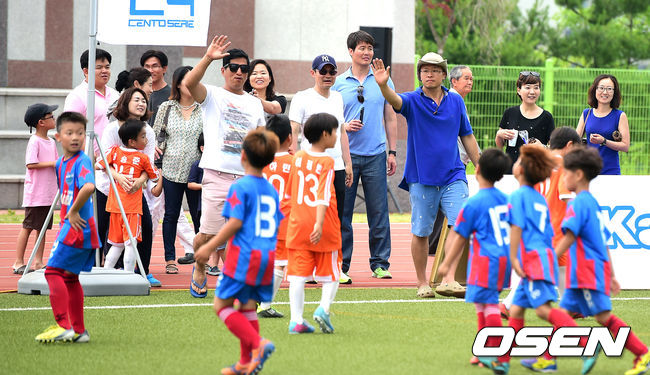 [축구][사진]이우성FC 우승, '우리 아들 최고' | YTN