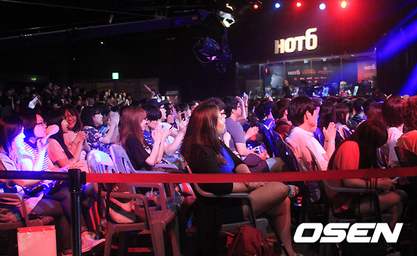 [라이프][사진] 오랜만에 꽉찬 롤챔스 16강, 'CJ 프로스트 파이팅' | YTN