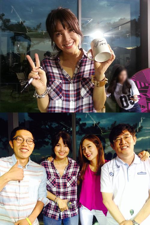 [방송]'힐링캠프' 신애라, 3MC와 다정한 포즈..'힐링미소 여전' | YTN