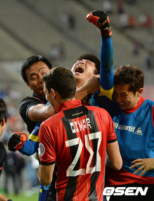 [축구][사진]유상훈,'ACL 4강 이 손으로 내가 해냈어' | YTN