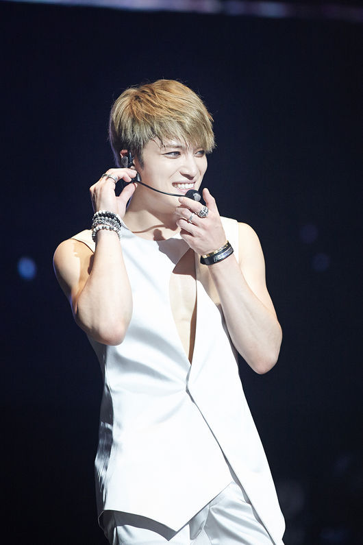 [음악]JYJ, "다음 10년도 기다릴게"..1만1천 관객 열광 [상하이 투어] | YTN