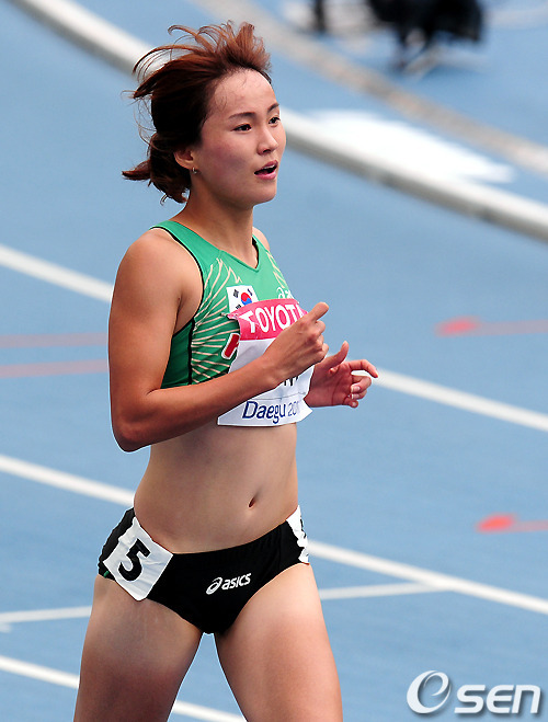 [아시안게임][AG 육상] 정혜림, 조 2위로 女 허들 100m 결승 진출 | YTN
