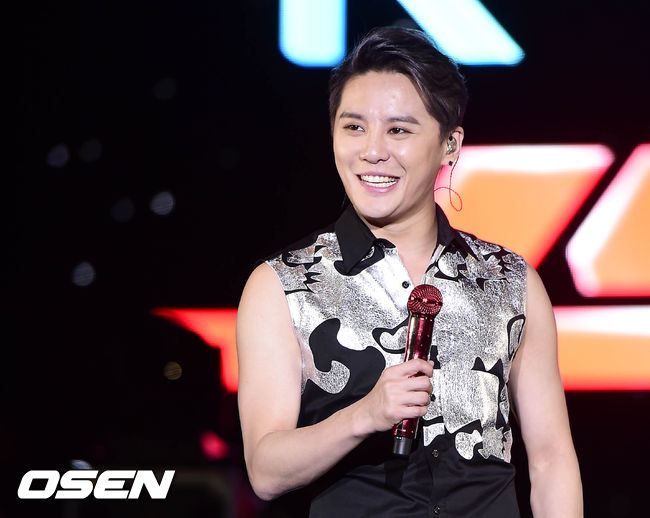 [방송][사진]JYJ 준수,'카리스마 속에 부드러운 미소까지' | YTN