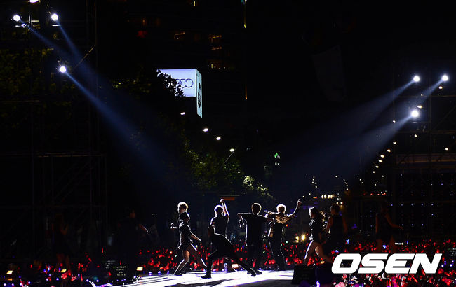 [방송][사진]JYJ 콘서트,'영동대로는 광란의 도가니' | YTN