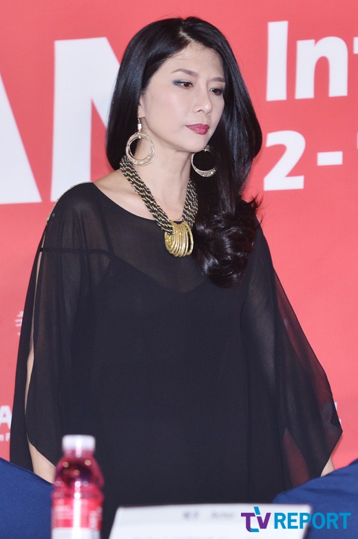 [영화][19th BIFF] '갱스터의 월급날' 오가려 "다음에는 감독으로 BIFF 찾고 싶다" | YTN