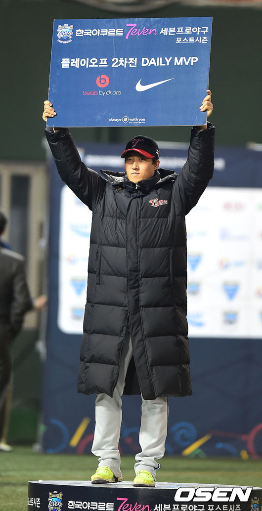 [야구][사진]준플레이오프 2차전 MVP 신정락 | YTN