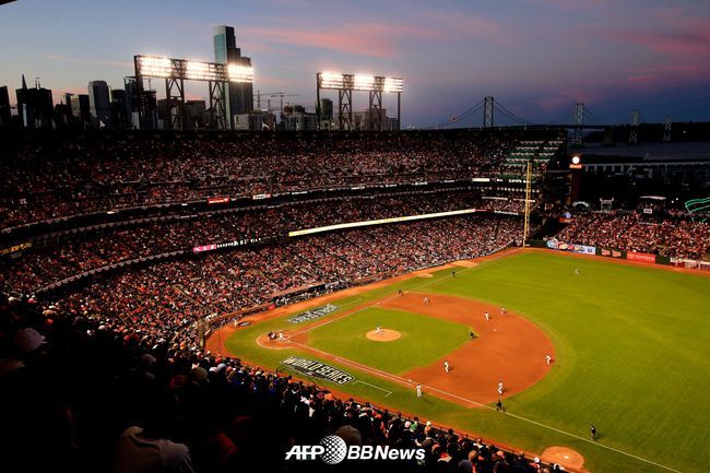 [야구][박승현의 ML 통신]KC 구단 직원들의 월드시리즈 원정응원 | YTN