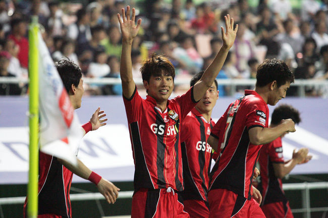 [축구]스플릿 A '공공의 적' 서울, 전북 꺾고 강팀 킬러+ACL 진출권 노린다 | YTN