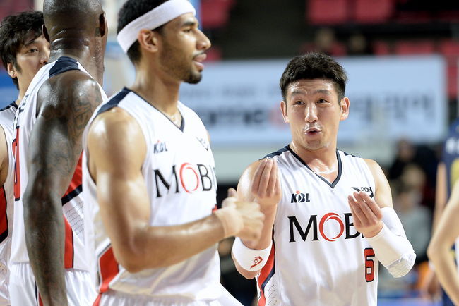 [스포츠종합]'양동근-라틀리프 폭발' 모비스, 11연승 질주... KCC 5연패 | YTN