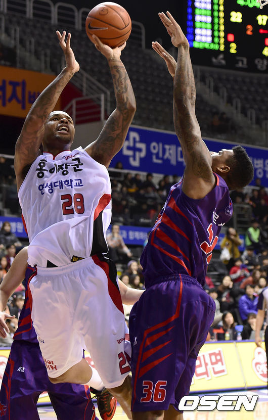 [스포츠종합]‘조성민 19점’ KT, 2차 연장전 승리...KGC 2연승(종합) | YTN