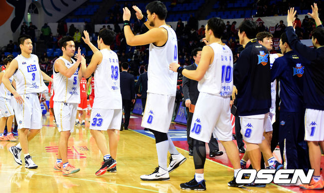 [스포츠종합][사진]KCC,'SK 잡고 기분좋은 3연승' | YTN