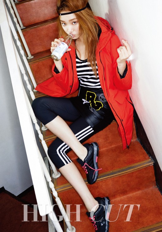 [방송]이성경, 깜찍+섹시 이중매력 발산…176cm 우월비율 | YTN