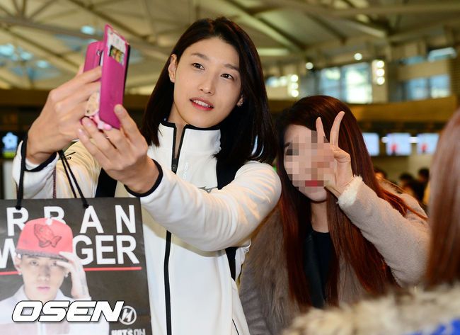 [스포츠종합][사진]김연경,'갓연경! 팬 서비스도 최고죠?' | YTN