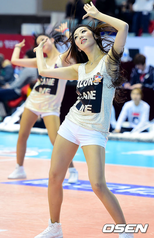 [스포츠종합][사진]KGC 치어리더,'섹시한 긴 생머리~' | YTN