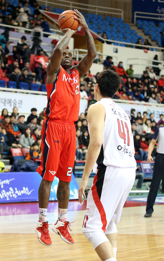 [스포츠종합]'라틀리프 31점 16R' 모비스, KGC에 7연패 선사 | YTN