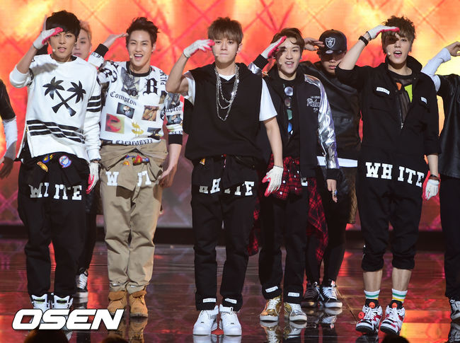 [음악][사진]JJCC,'목장갑 끼고 멋진 무대' | YTN