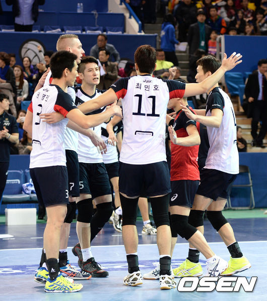 [스포츠종합]'대한항공 게 섰거라' 현대캐피탈, 우리카드 제압...GS, IBK 잡고 2연승(종합) | YTN