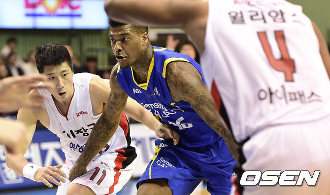 [스포츠종합]LG, KT에 신승 거두며 6강행 -3... KGC 2연승(종합) | YTN