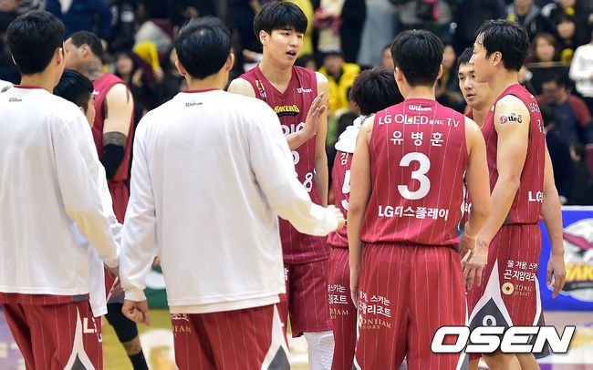 [스포츠종합][사진]LG,'KGC 잡고 4위라고' | YTN