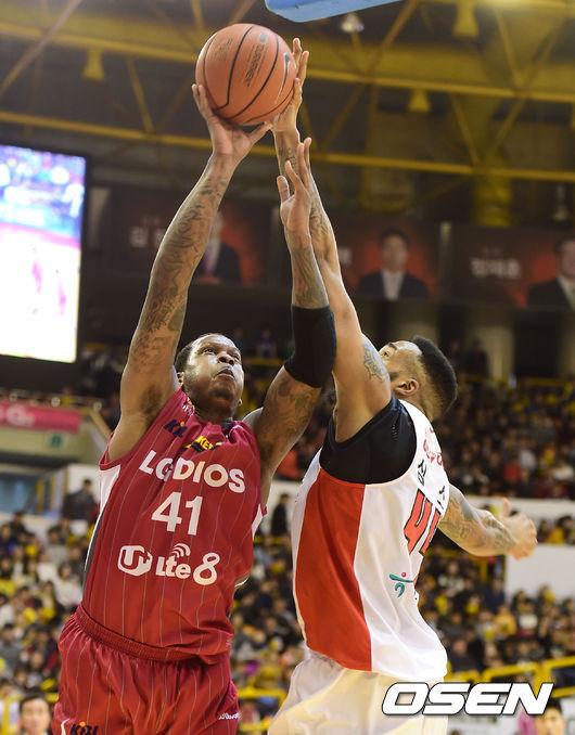 [스포츠종합]'논란만 증폭' KBL, 6심제 도입 '절실' | YTN