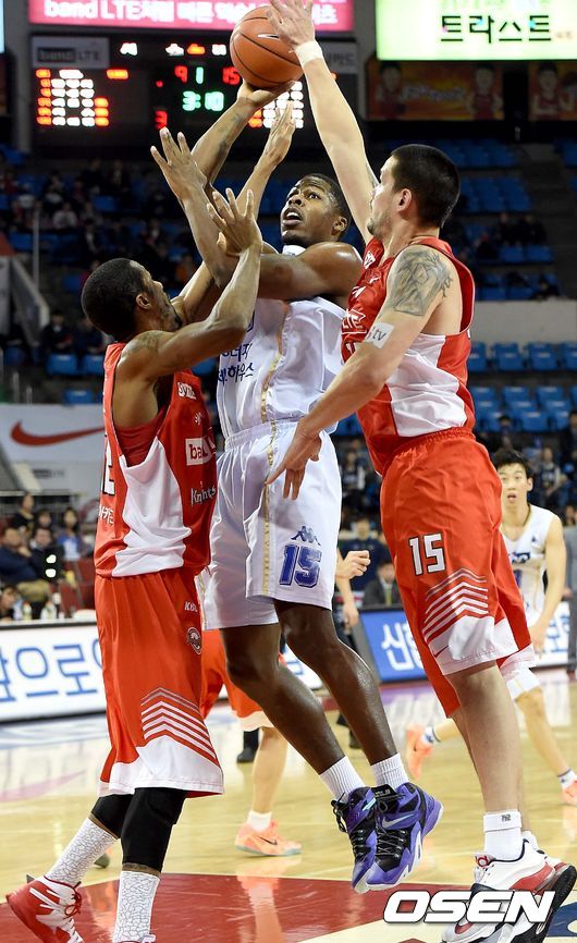 [스포츠종합][사진]KCC 디션 심스,'수비가 너무 타이트해' | YTN