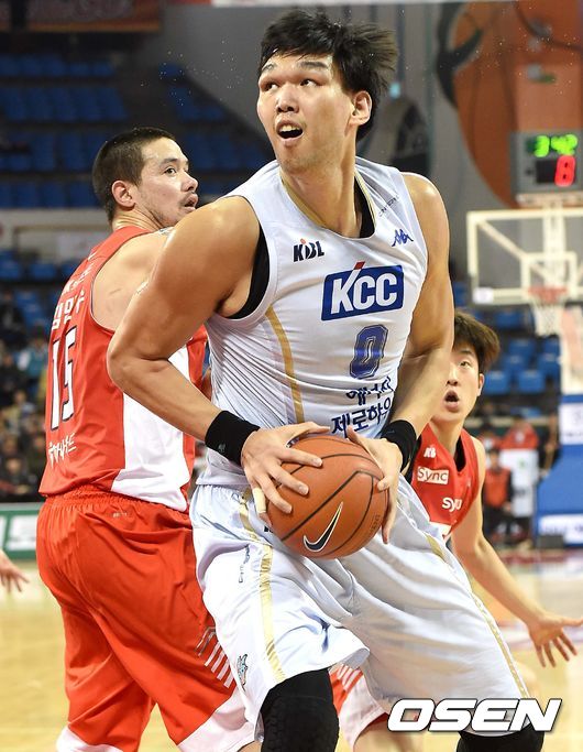 [스포츠종합][사진]하승진,'김민수는 제쳤고' | YTN