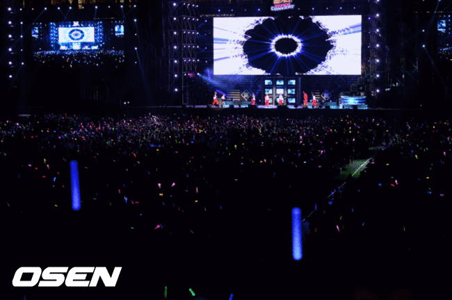 [방송][사진]쿨-신지,'관객석을 요동치게 만드는 무대' | YTN