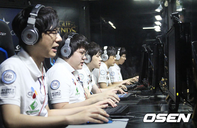 [라이프][롤챔스] '역전의 명수' CJ, 진에어 상대로 전율의 역전승 '3위 탈환' | YTN