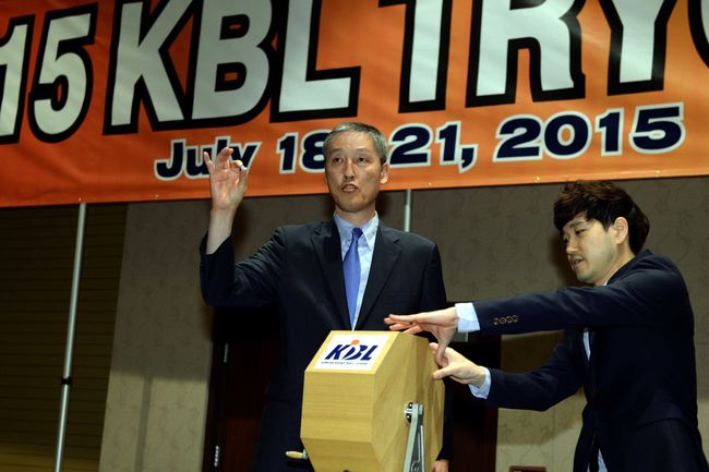 [스포츠종합]영국신문이 본 ‘이상한 KBL 트라이아웃’ | YTN