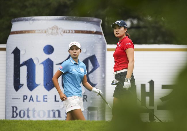 [스포츠종합]전인지, 우천 휴식이 보약? KLPGA 메이저 하이트진로 챔피언십 2R 단독 선두 | YTN