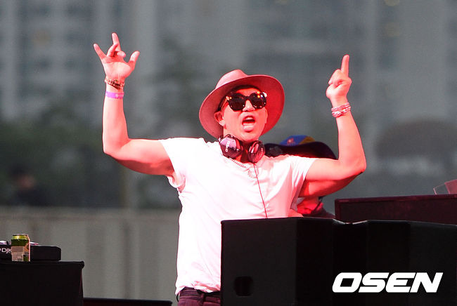 [음악][사진]DJ KOO,'신나는 리듬에 맞춰' | YTN