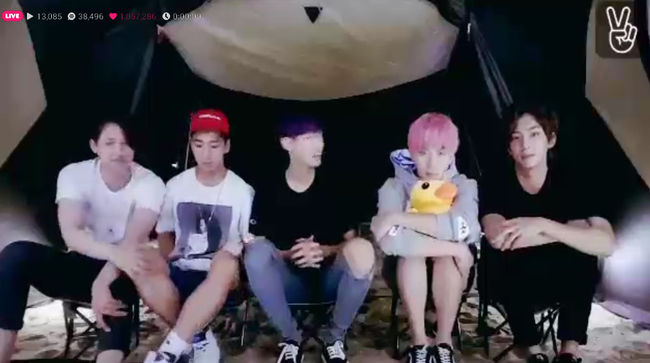 [음악]B1A4 "게릴라 콘서트 찾아주셔서 감사"..90도 인사 | YTN