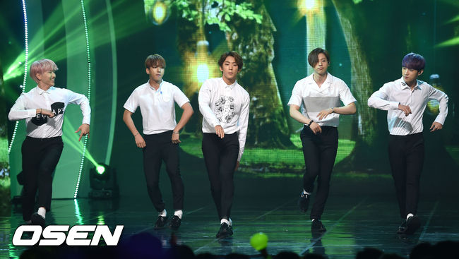 [방송][사진]컴백한 B1A4 | YTN