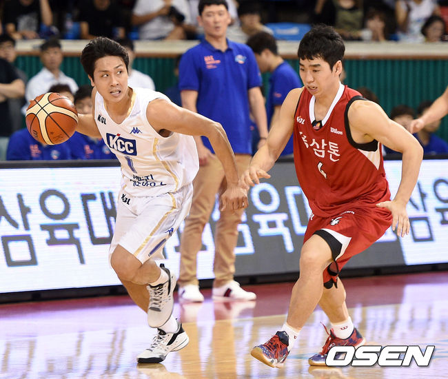 [스포츠종합]'에미트 35점 폭발' KCC, KGC 꺾고 경희대와 맞대결 | YTN