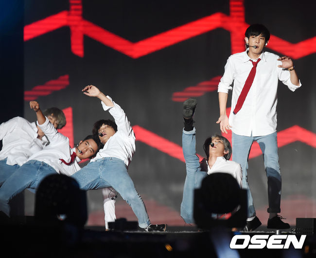 [음악][사진]엑소,'격이 다른 군무!'(DMC 페스티벌) | YTN