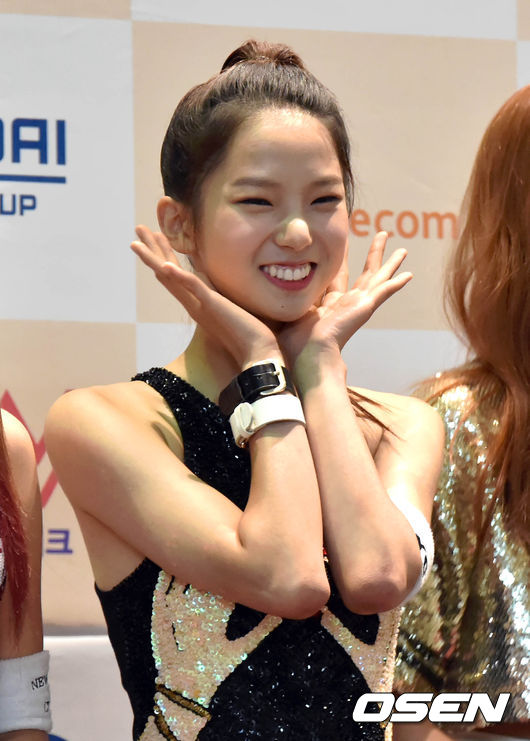 [음악][사진]CLC 유진,'얼굴 정말 작죠?' | YTN