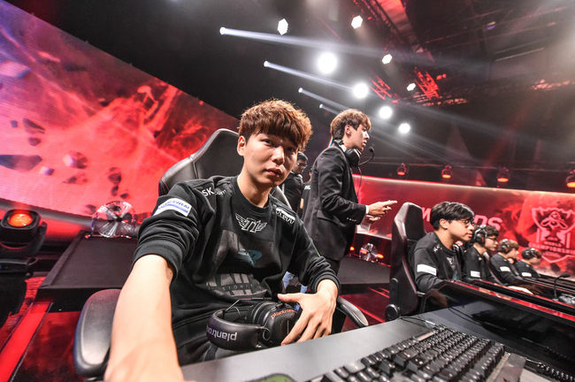 [라이프][롤드컵] 마린의 괴물 레넥톤...SK텔레콤, 숙적 EDG 완파 신바람 3연승 'C조 선두 등극' | YTN