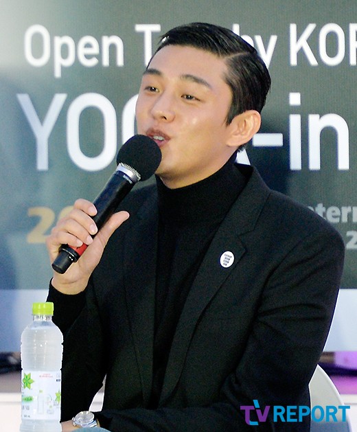 [영화][20th BIFF] 유아인 "식스팩 실종..두툼한 원팩만 있다" | YTN