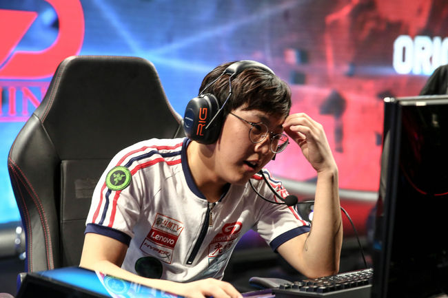 [라이프][롤드컵] 동네북으로 전락한 LPL...EDG LGD IG, 중국 3일차 전패 '수모' | YTN