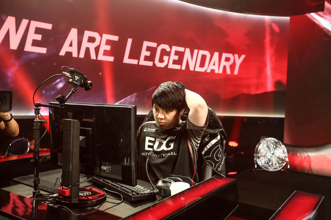 [라이프][롤드컵] 동네북으로 전락한 LPL...EDG LGD IG, 중국 3일차 전패 '수모' | YTN