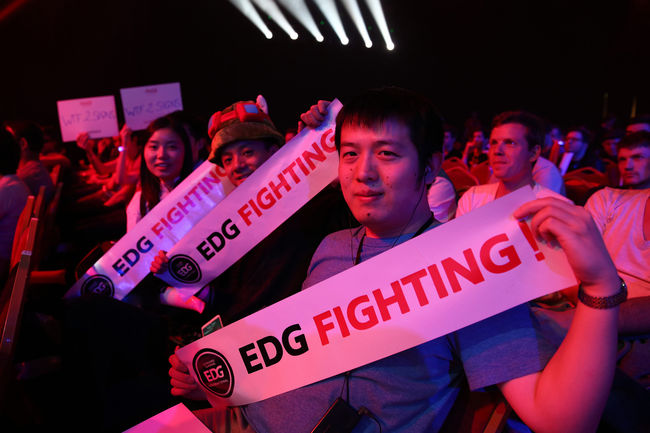 [라이프][롤드컵] 동네북으로 전락한 LPL...EDG LGD IG, 중국 3일차 전패 '수모' | YTN