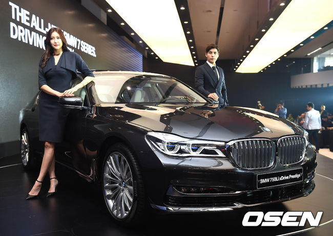 [자동차][사진]BMW 더 뉴 7시리즈의 '웅장한 전면' | YTN